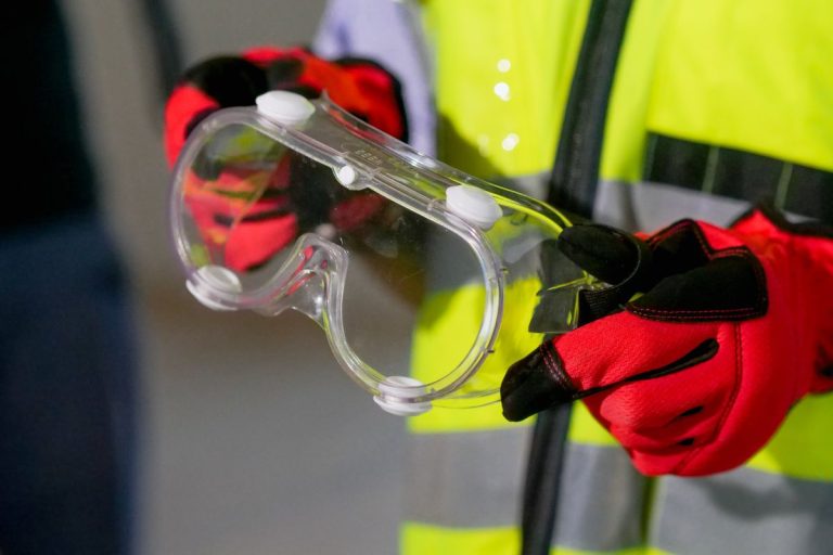 How Safety Glasses Can Fight Workplace Eye Injuries