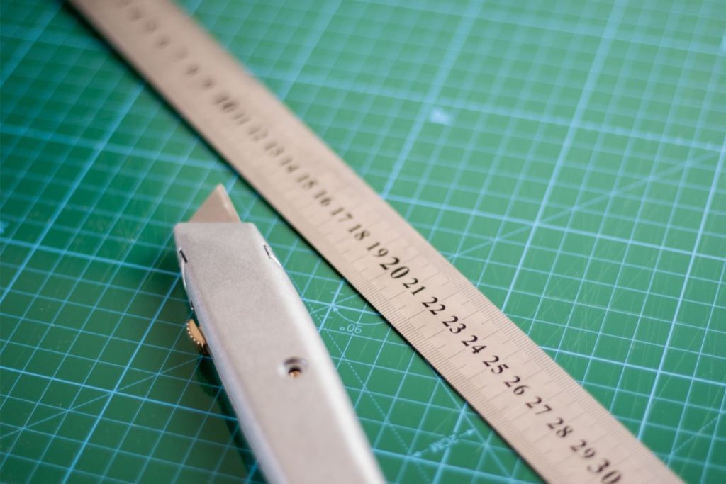 How To Cut A Straight Line With A Utility Knife (7 Tips!)